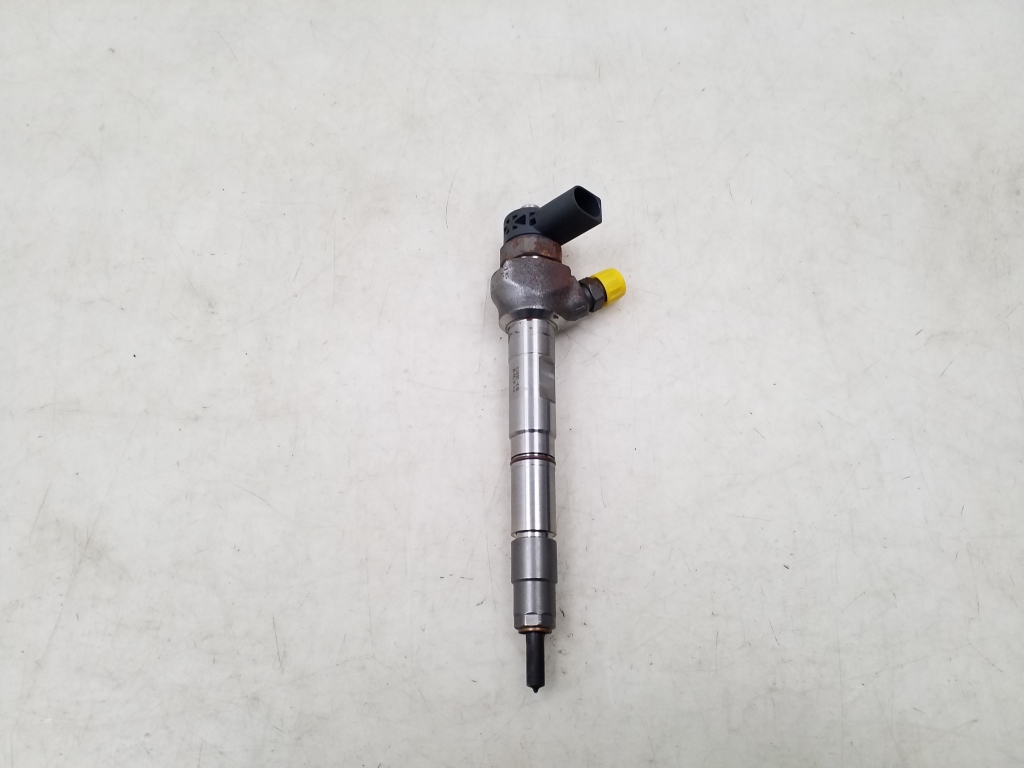 Used Skoda Octavia Fuel injector 04L130277AC