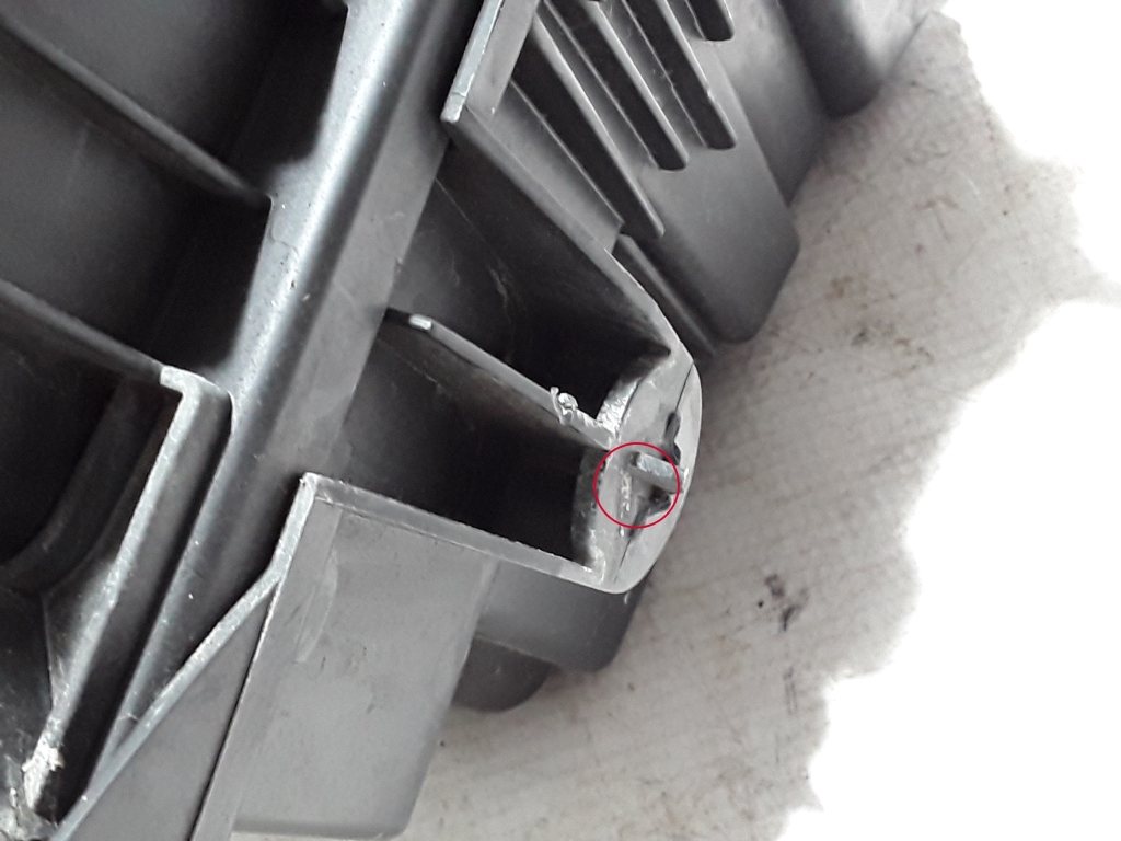 Used RENAULT Master Air filter housing 165008632R