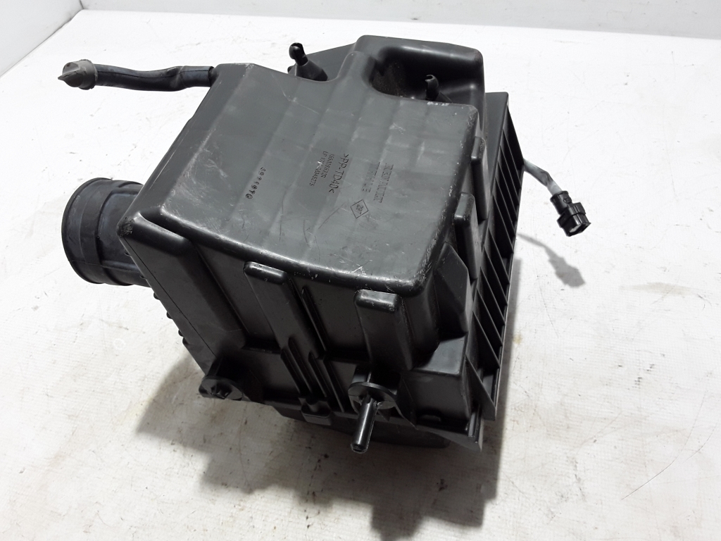 Used RENAULT Master Air filter housing 165008632R