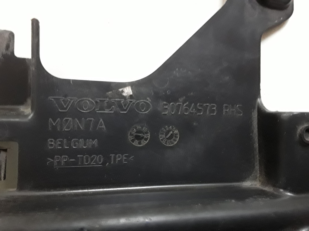 Used VOLVO XC60 Air deflector cooling radiator 30764573