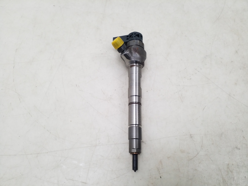 Used Volkswagen Golf Fuel injector 04L130277AD