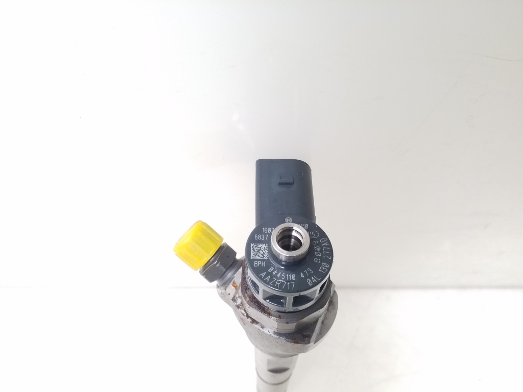 Used Volkswagen Golf Fuel injector 04L130277AD