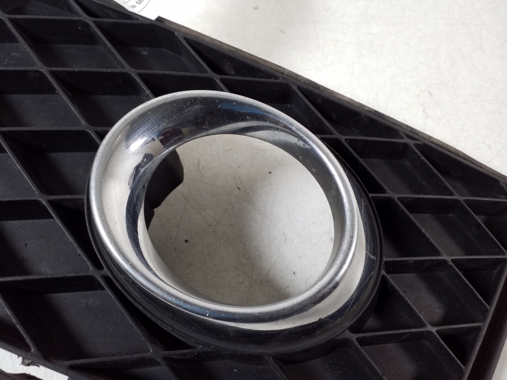 Used Mercedes Benz GLK-Class Front bumper fog lamp cover A2048853723