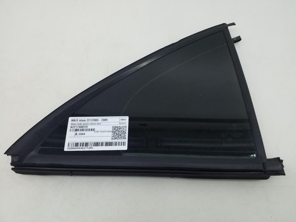 Used Mercedes Benz S-Class A glass fort on the rear side door A2217300220