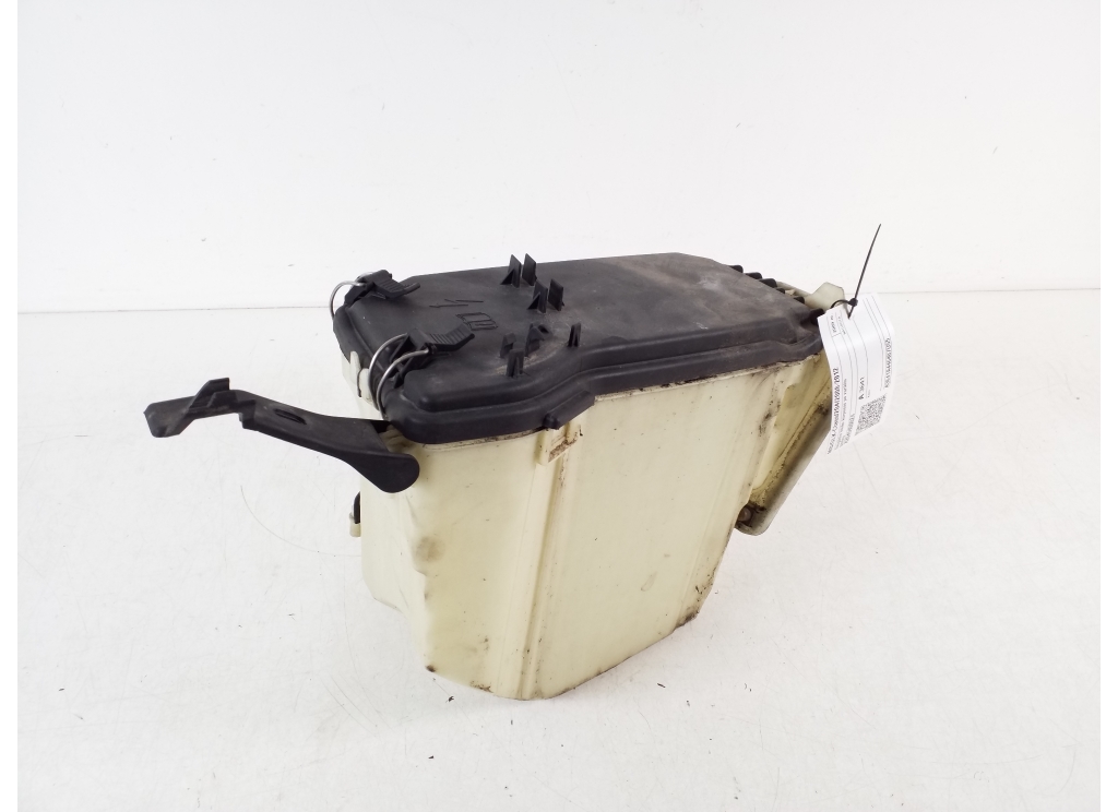 Naudotas Mercedes Benz GLK-Class Saugiklių bloko korpusas po variklio ...