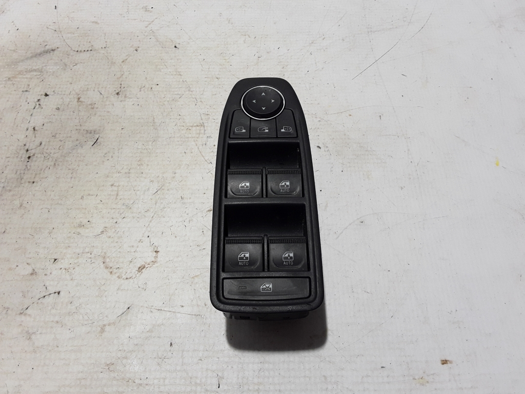 Used RENAULT Captur Front door glass switch 254014643R