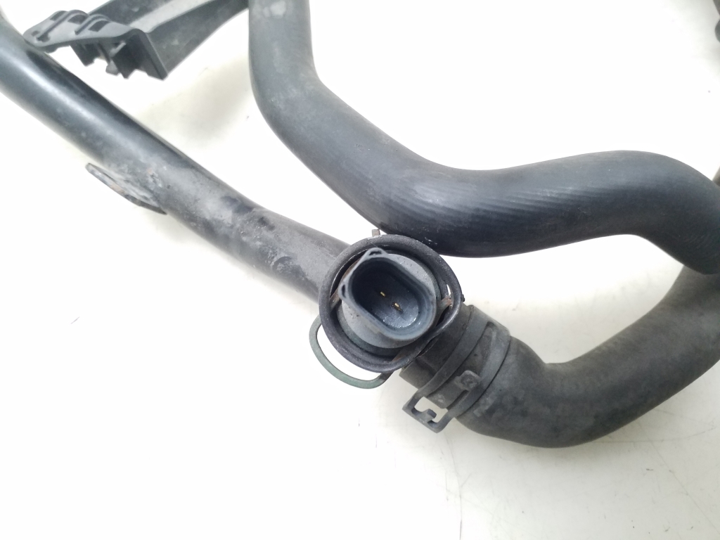 Used Volkswagen Passat Pipe 5N0121065