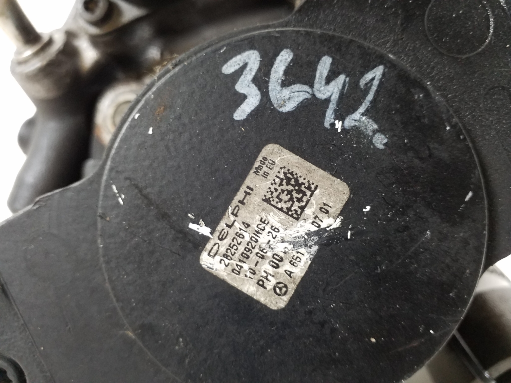 Naudotas Mercedes Benz E-Class Kuro siurblys ir jo detalės