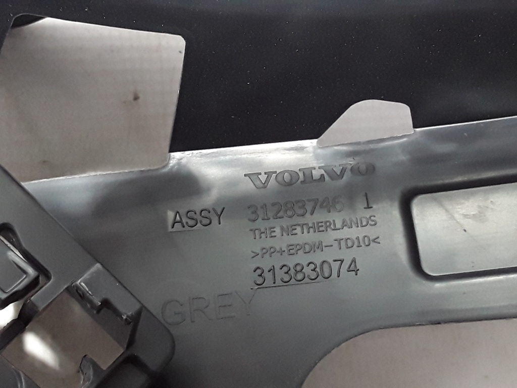 Used VOLVO V40 Front bumper foam 31283746