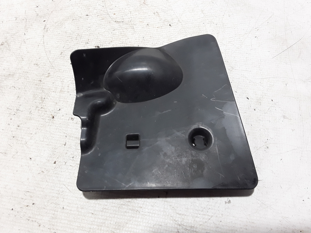 Naudotas RENAULT Master Priekinio posparnio kita detalė