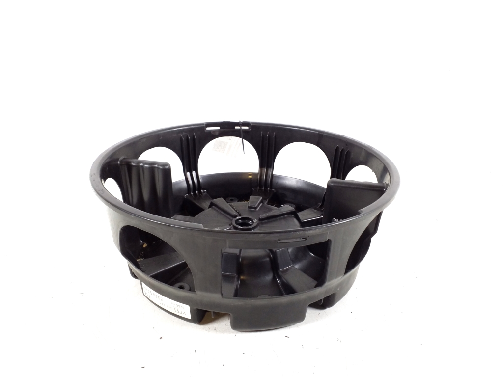 Naudotas Mercedes Benz E-Class Atsarginio rato tvirtinimo detalė ...