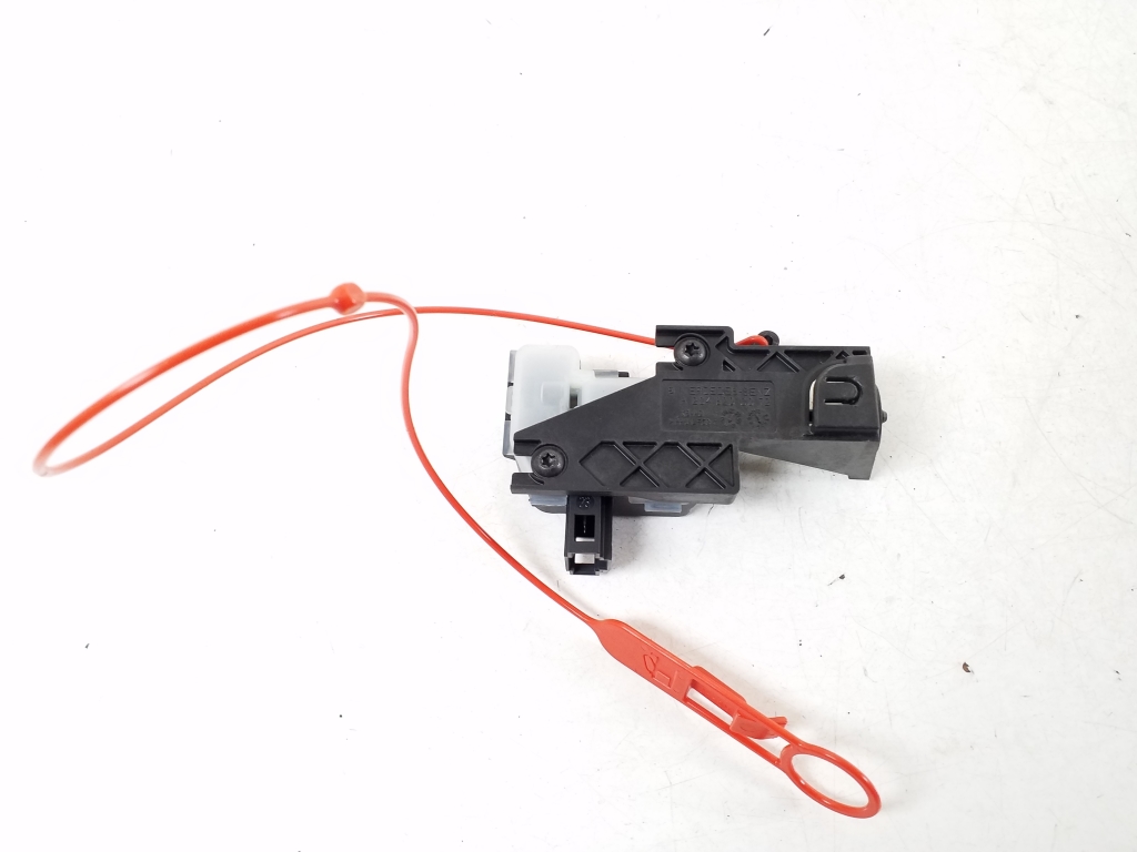 Used Mercedes Benz CLS-Class Fuel filler cap lock A2048205397