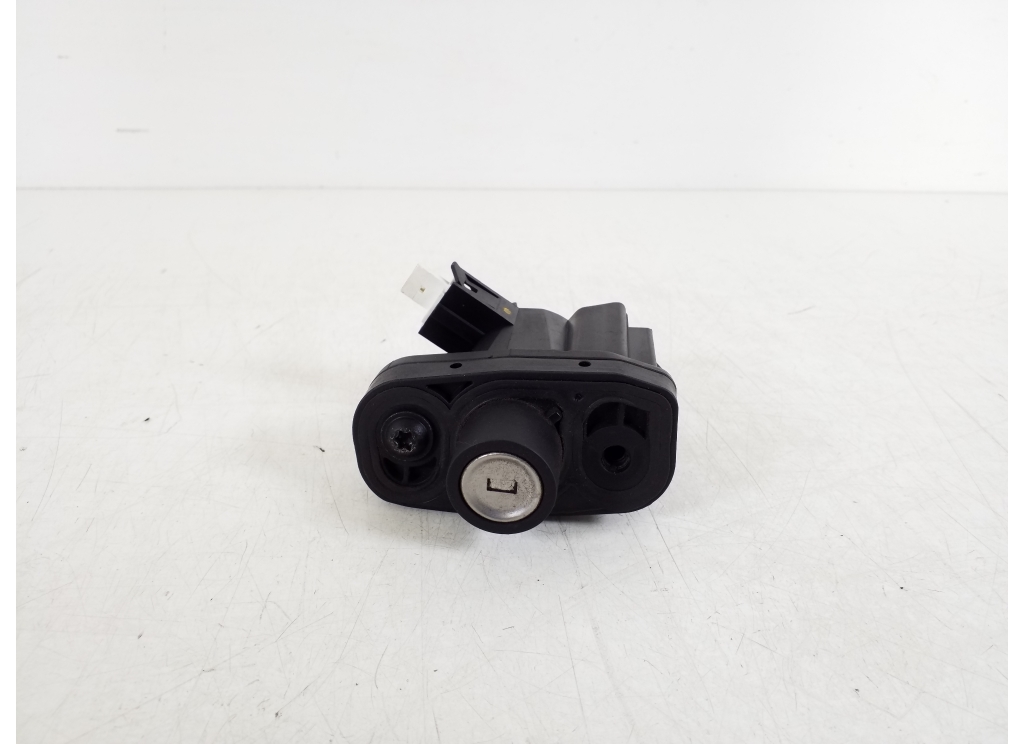 Used Mercedes Benz CL-Class Tailgate lock A2217500161