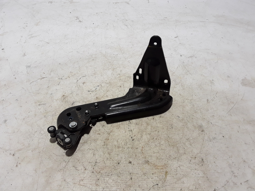 Used Chrysler Pacifica Sliding door bracket 68185996AD