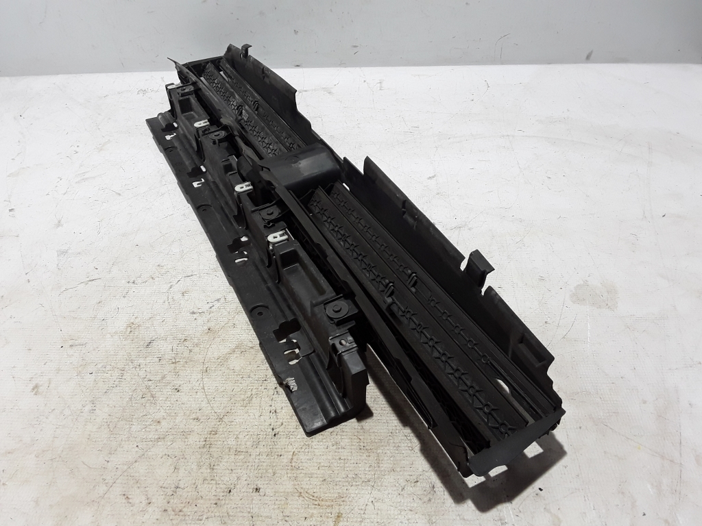 Naudotas BMW 5 SERIES Oro nukreipėjas interkulerio radiatoriaus 7497285