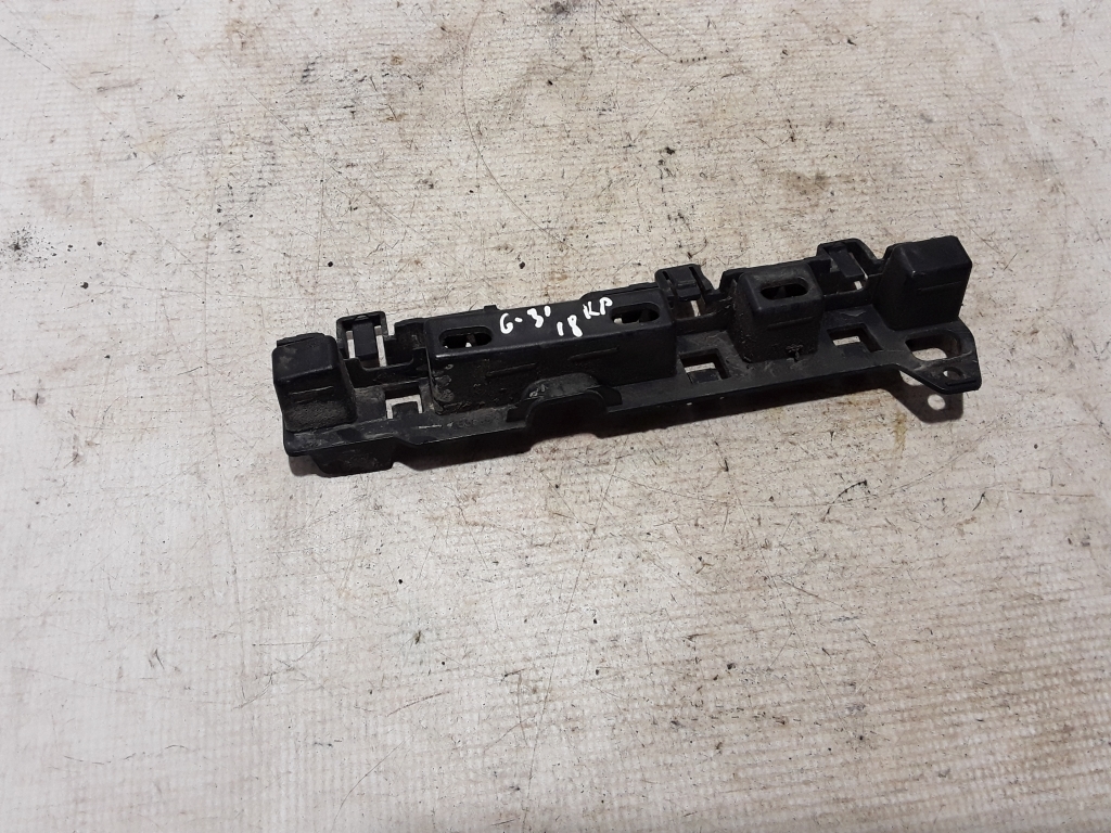 Used BMW 5 SERIES Bracket for front wing 7387341