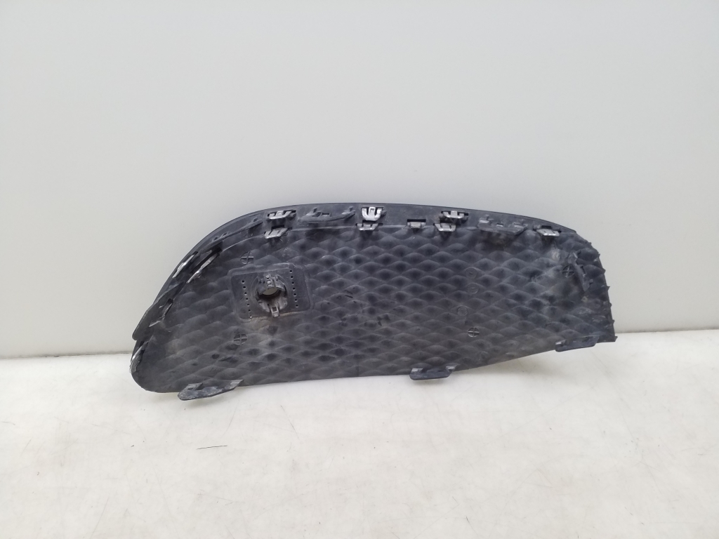 Used Mercedes Benz E-Class Front bumper lower grille A2138851122