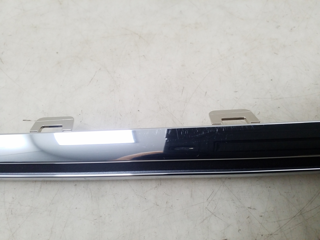 Used Mercedes Benz E-Class Front grille chrome A2138880273