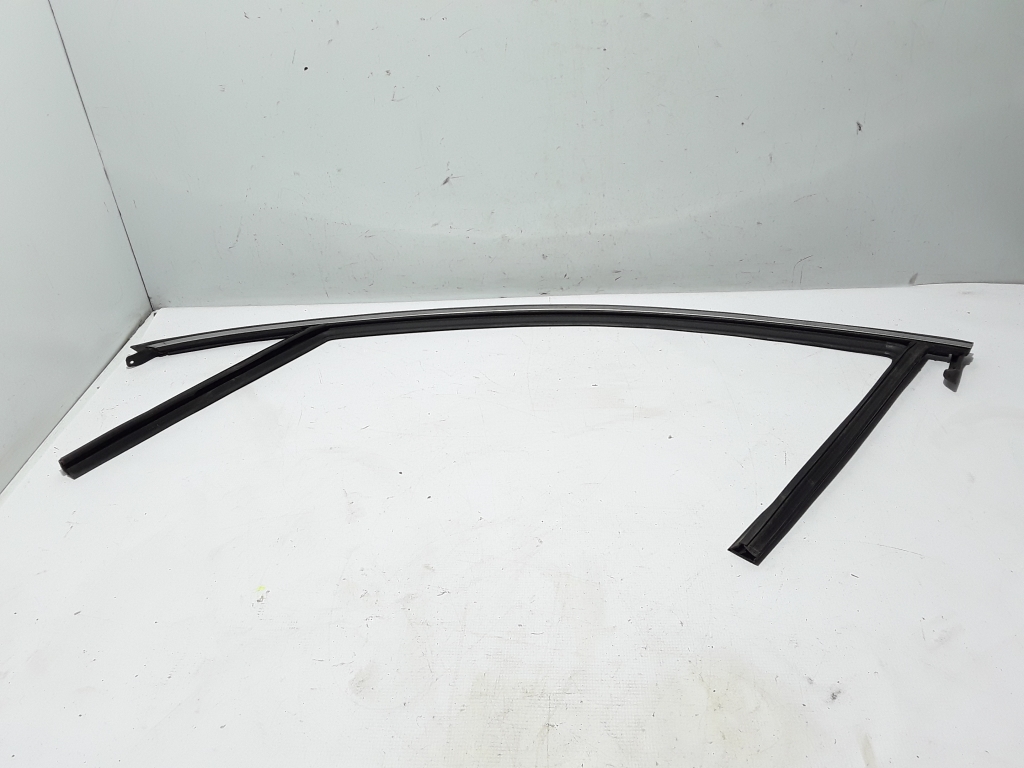 Used RENAULT Talisman Front door strip to the glass exterior 803318266R