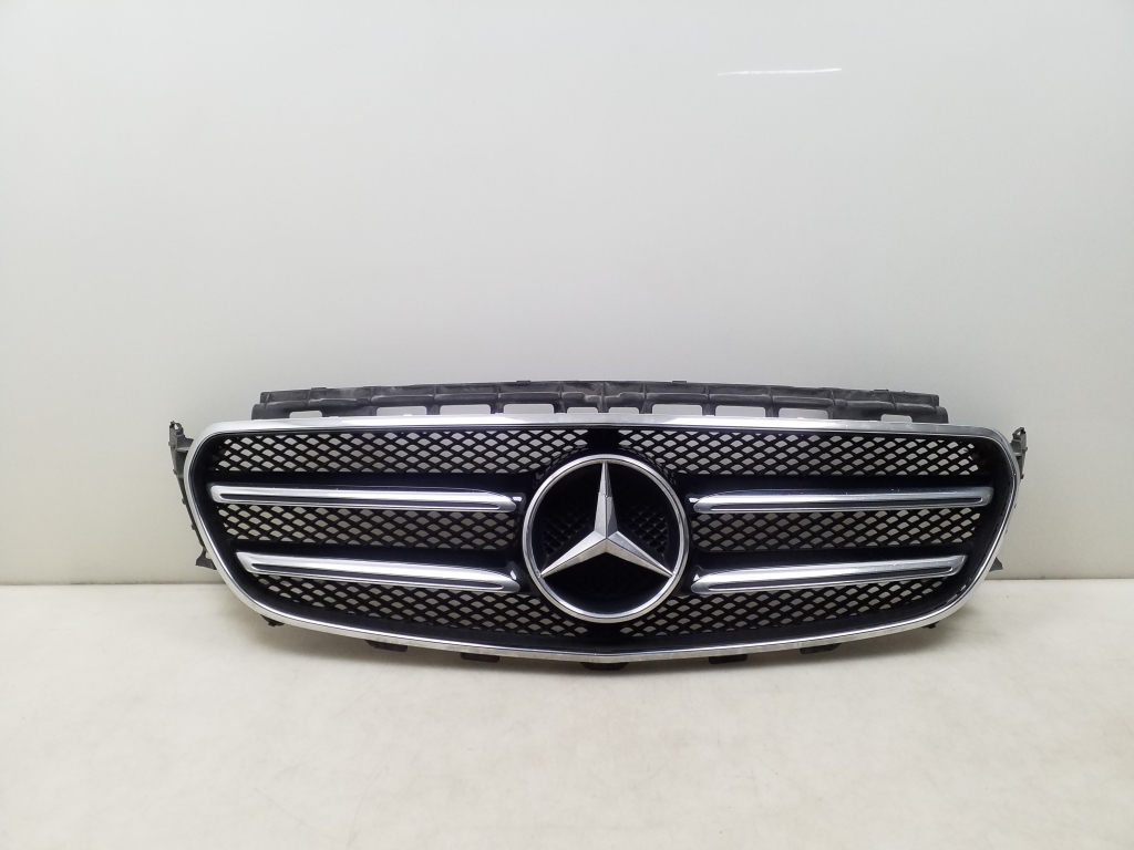 Used Mercedes Benz E-Class Front grille A2138880123