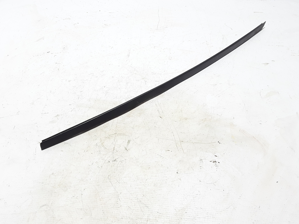 Used VOLVO V70 Windscreen strut outer 31214493
