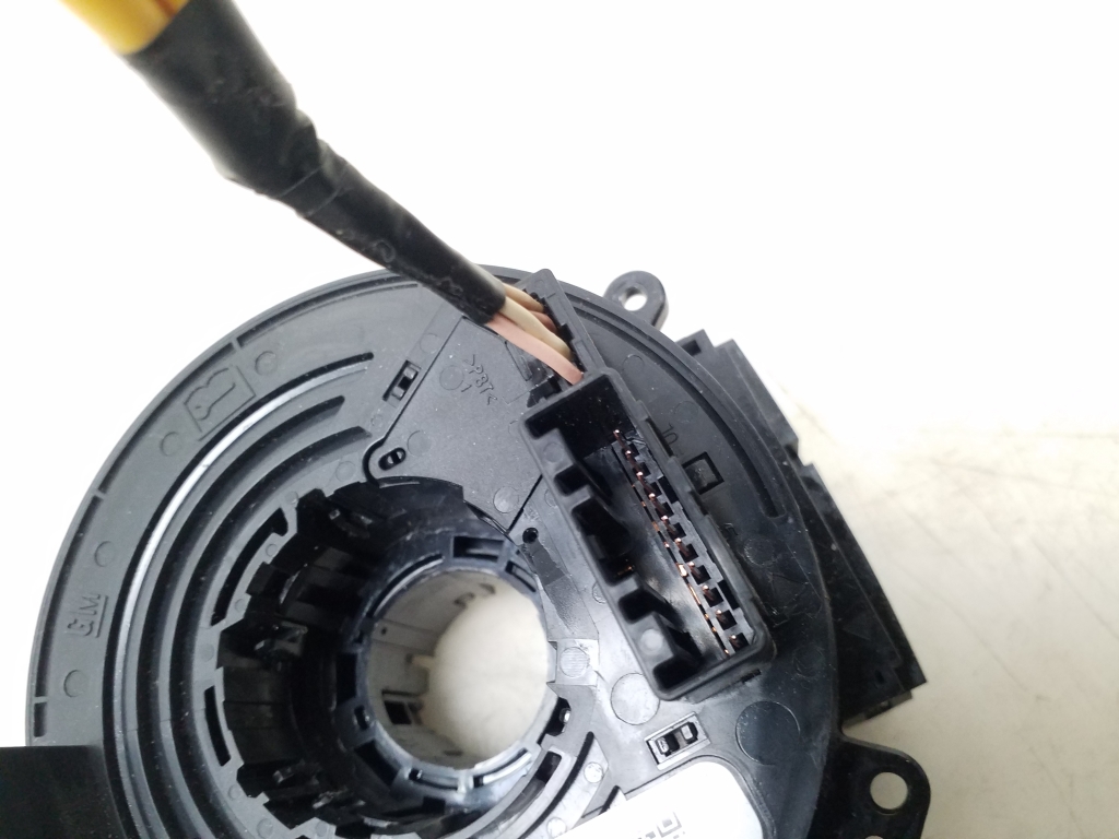 Used Opel Insignia Steering coil 25947775