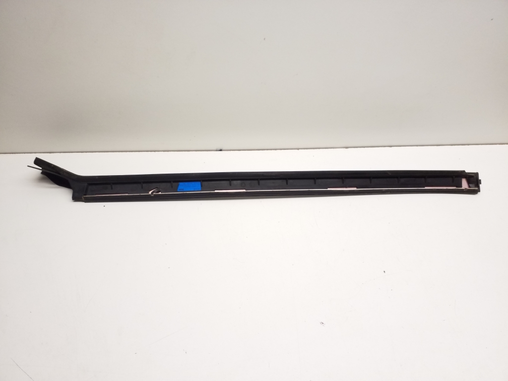 Naudotas Mercedes Benz GLK-Class Priekinio stiklo statrmsčio juosta ...