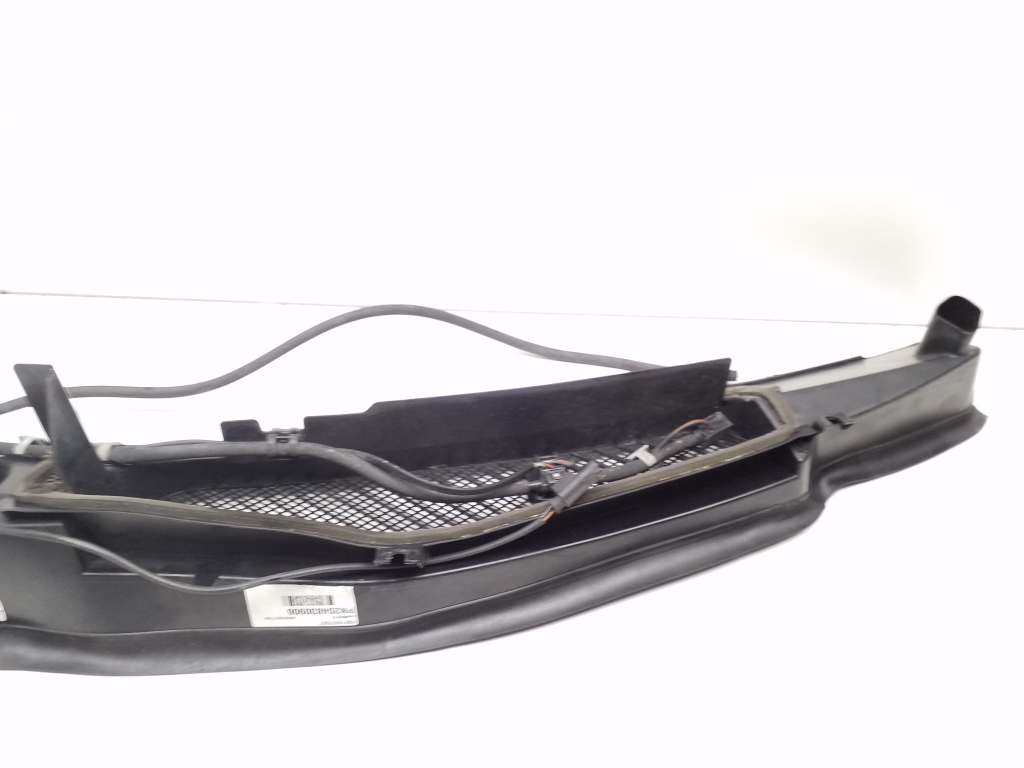 Used Mercedes Benz GLK-Class Windshield wiper mechanism trim to the ...