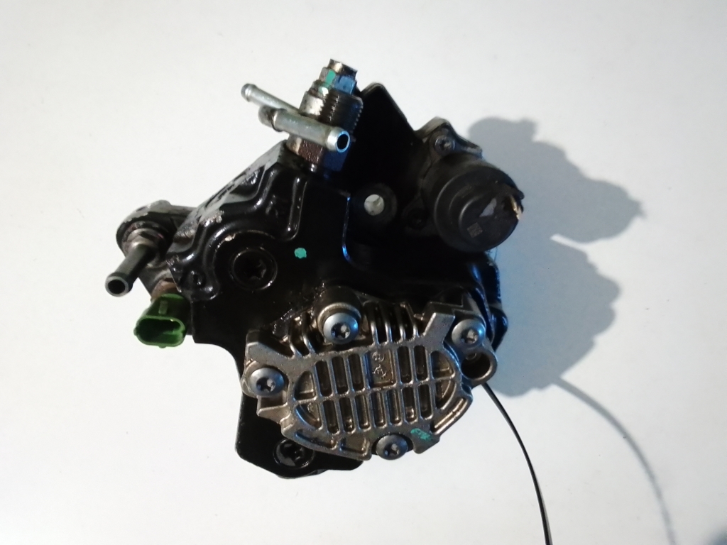 Naudotas TOYOTA Yaris Kuro siurblys 221000W010
