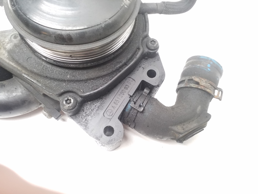 Used Mercedes Benz E-Class Water pump A6512006801