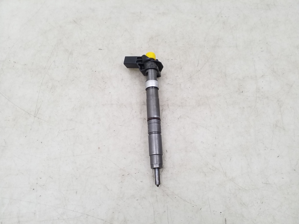 Used Volkswagen Transporter Fuel injector 03L130277C