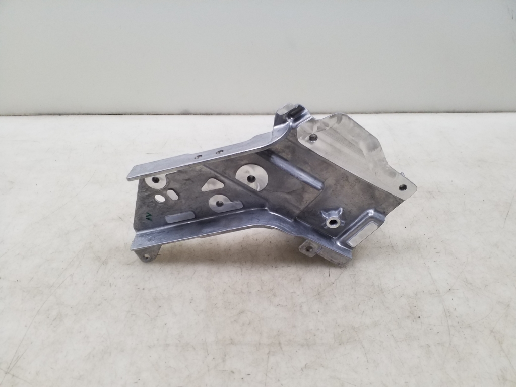 Naudotas Mercedes Benz E-Class Priekinio rėmo kita detalė A2536210600