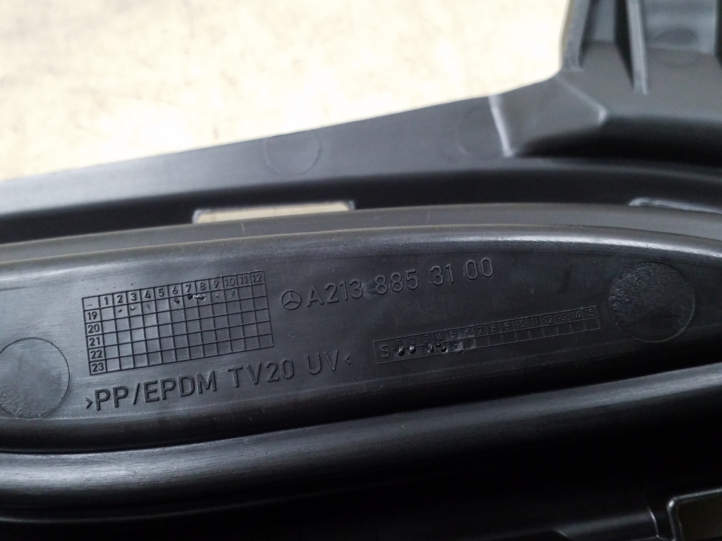 Used Mercedes Benz E-Class Rear bumper grille A2138853100