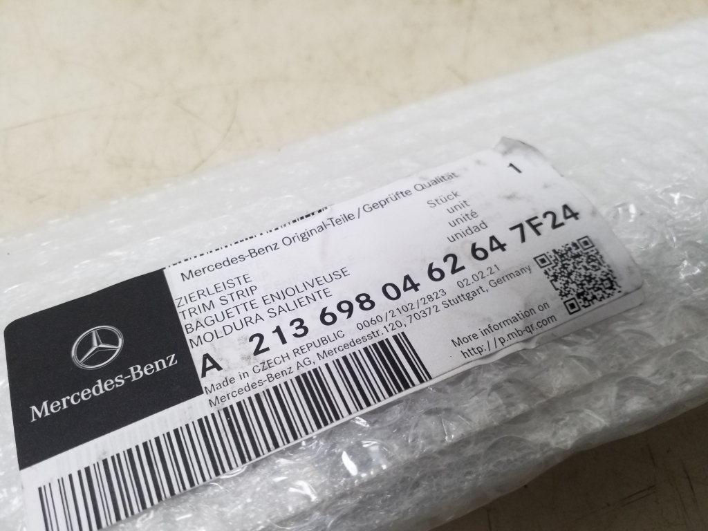 Used Mercedes Benz E-Class Another detail of the exterior sill trim ...