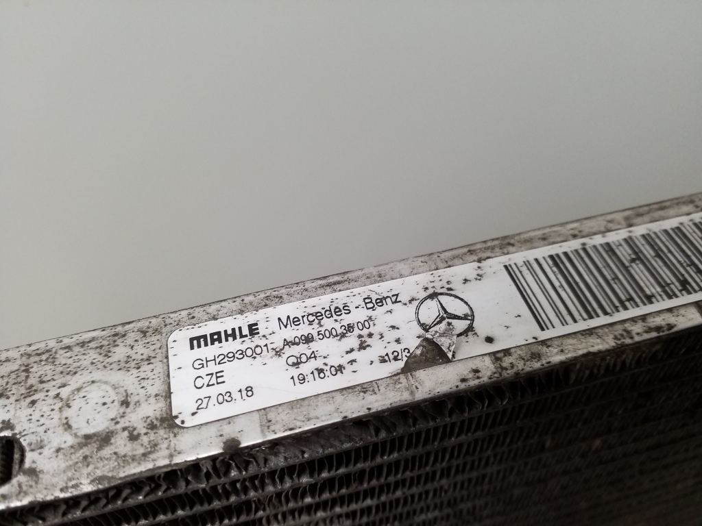 Used Mercedes Benz S-Class Cooling radiator A0995003500