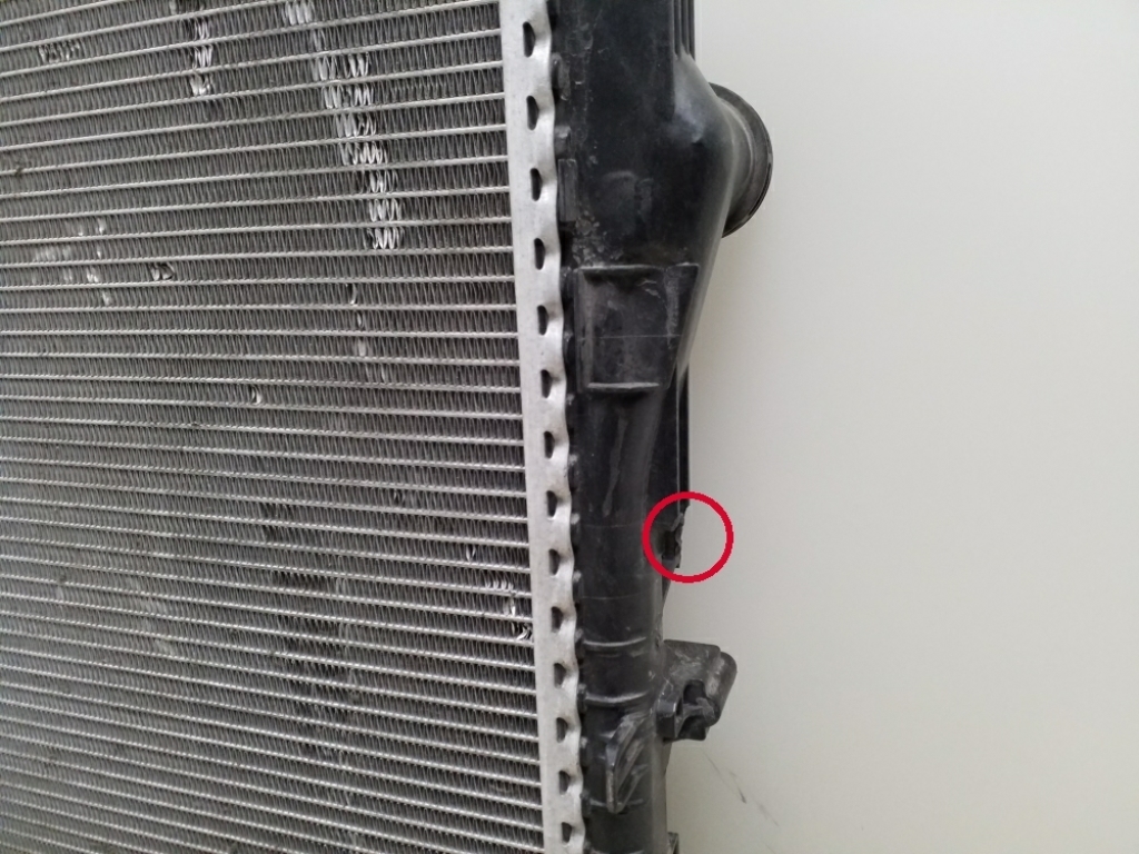 Used Mercedes Benz E-Class Cooling radiator A0995007100