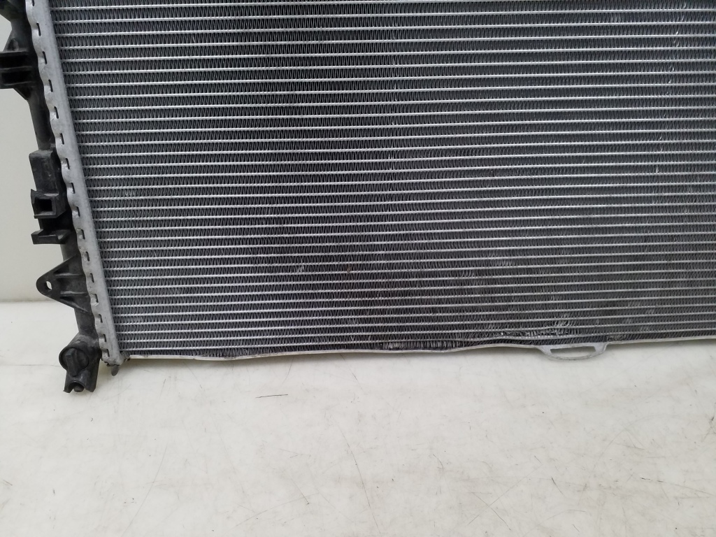 Used Mercedes Benz E-Class Cooling radiator A0995007100