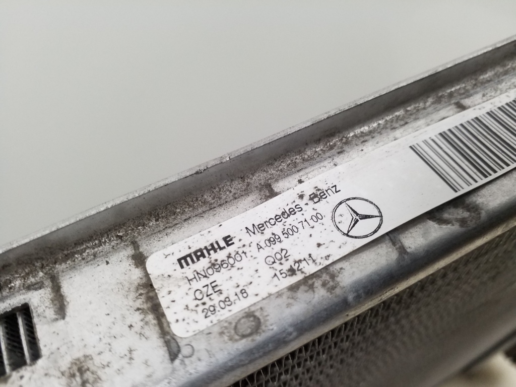 Used Mercedes Benz E-Class Cooling radiator A0995007100