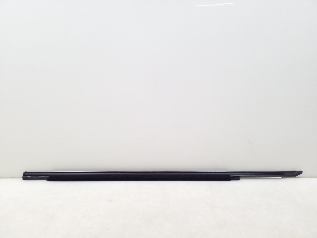 Naudotas Mercedes Benz C-Class Priekinių durų juosta prie stiklo ...