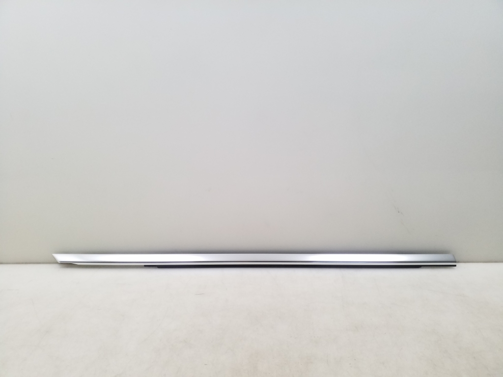 Naudotas Mercedes Benz C-Class Priekinių durų juosta prie stiklo ...