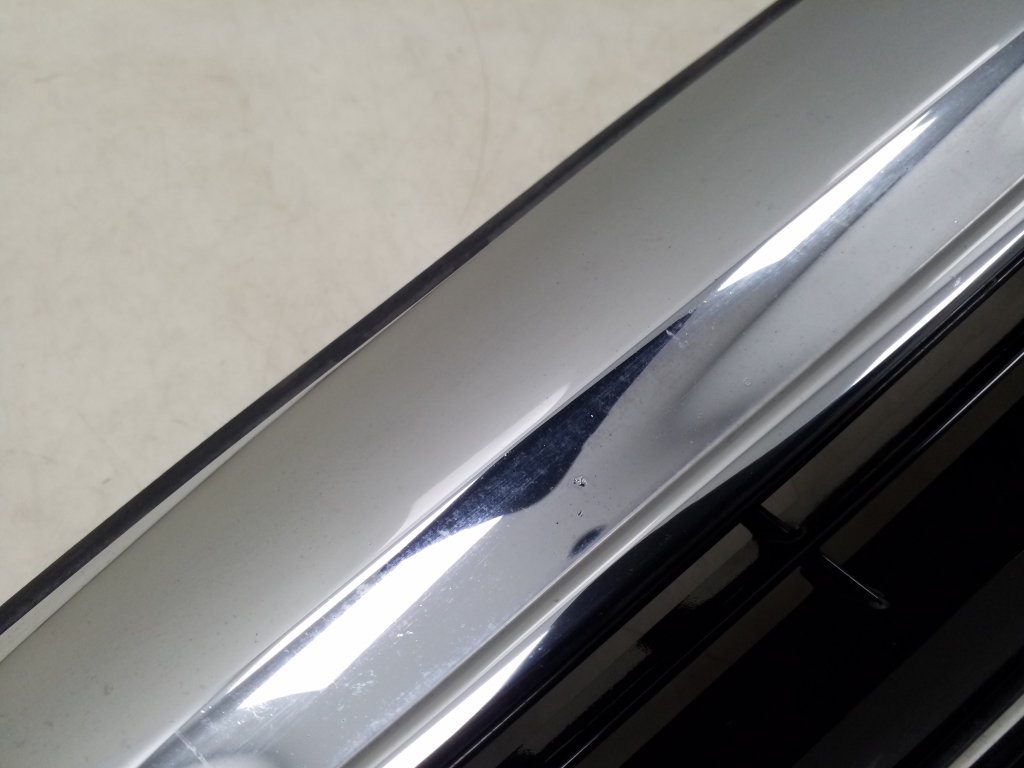 Used Mercedes Benz E-Class Front grille A2138800683