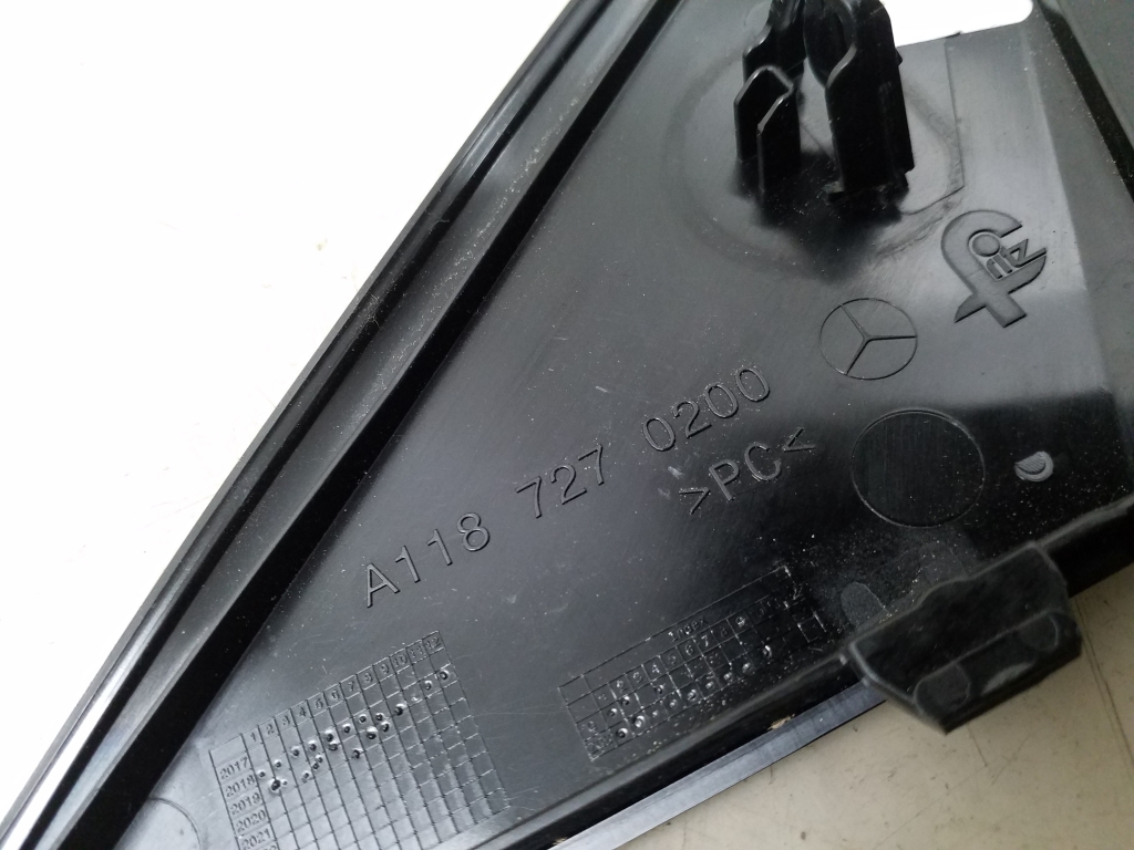 Naudotas Mercedes Benz CLA-Class Apdaila prie veidrodėlio trikampis ...