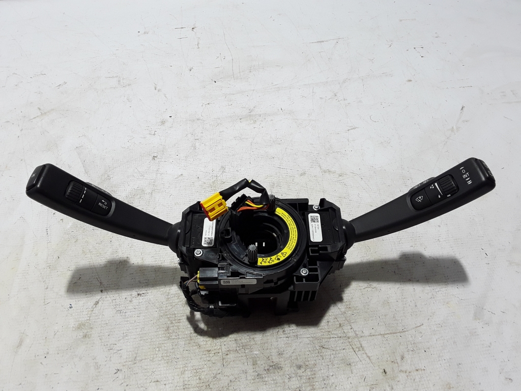 Used VOLVO V40 Switch and its parts