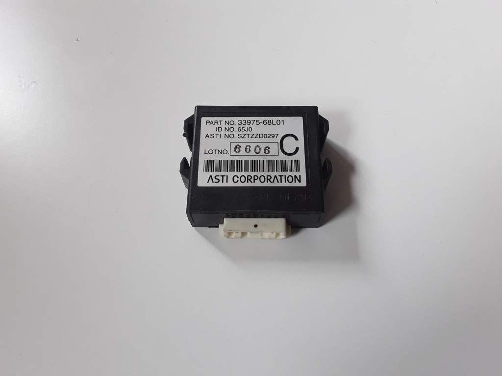 Used Suzuki Swift Control panel 3397568L01