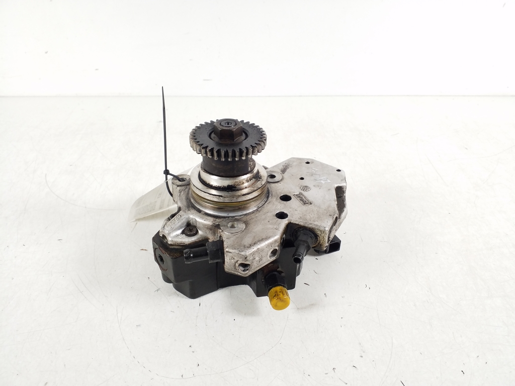 Used Mercedes Benz CLS-Class Fuel pump and its parts A6420700201