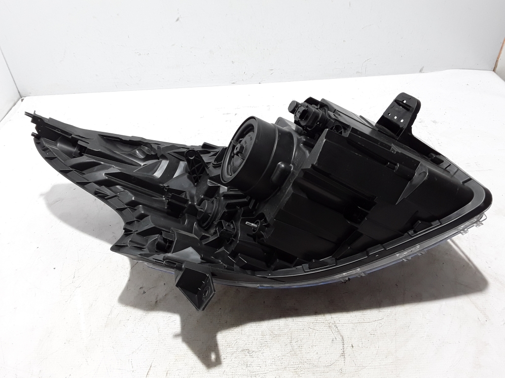 Used RENAULT Trafic Headlights 260600500R