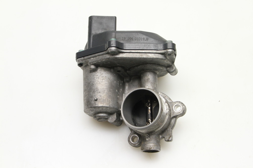 Used Volkswagen Golf EGR valve valve 04L131501M