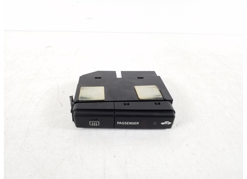 Used TOYOTA Avensis Rear window defroster switch 84790-05130