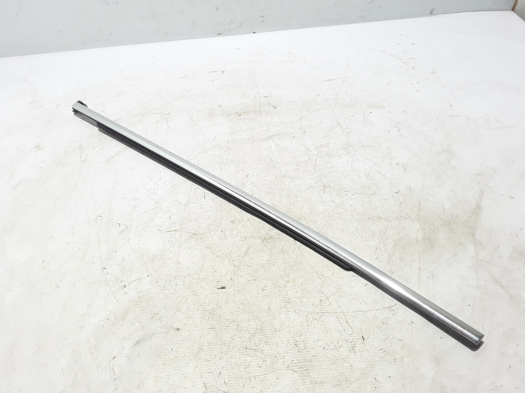 Used VOLVO XC60 Rear side door strip to glass outer 32205552