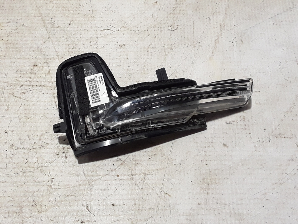 Used VOLVO XC60 Side mirror turn signal 31385685